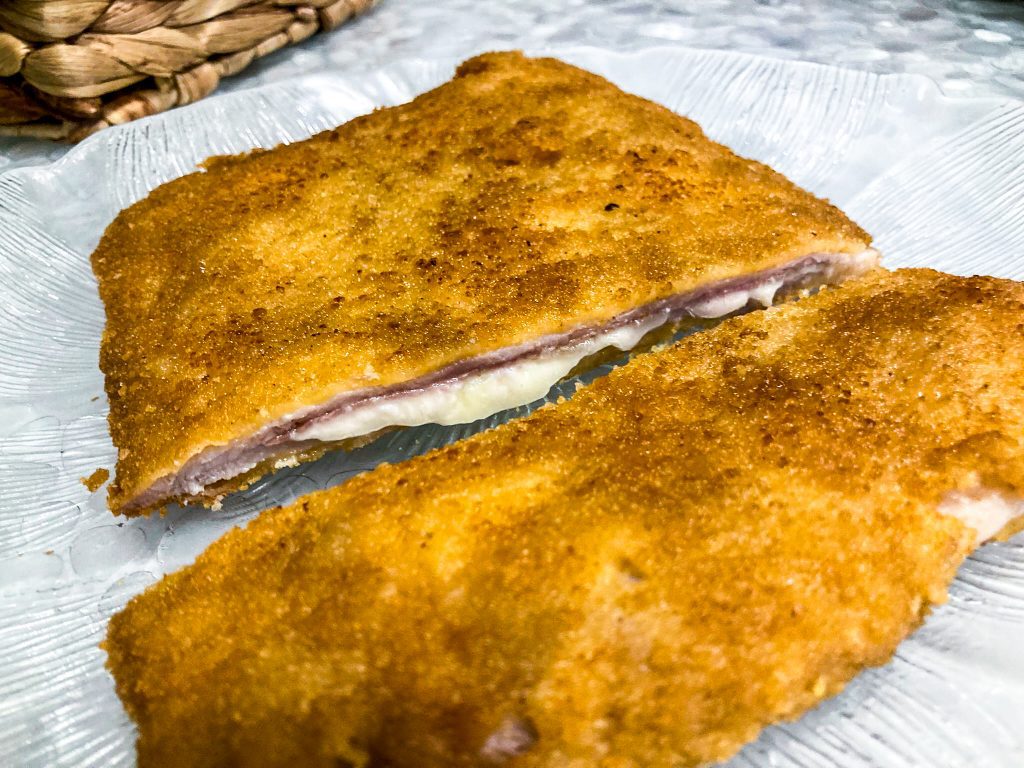 Cachopo de Cerdo relleno de Jamón Serrano y Queso - COMODISIMO.ES
